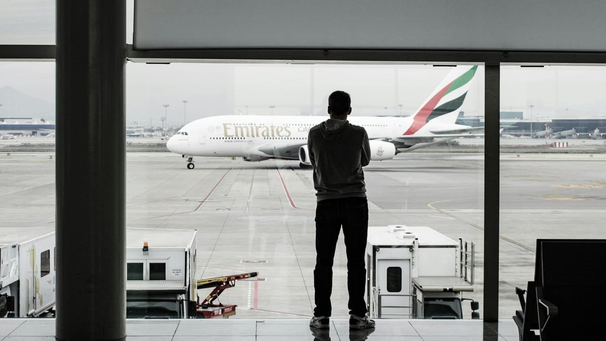 What items are not allowed in the hand luggage of Emirates? | Two ...