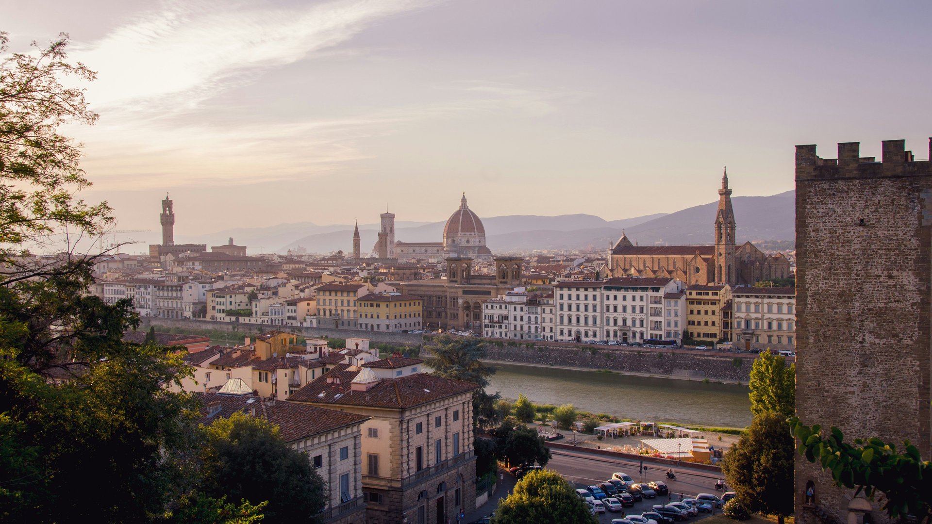 Florence goes to war with too many tourists | Two Continents