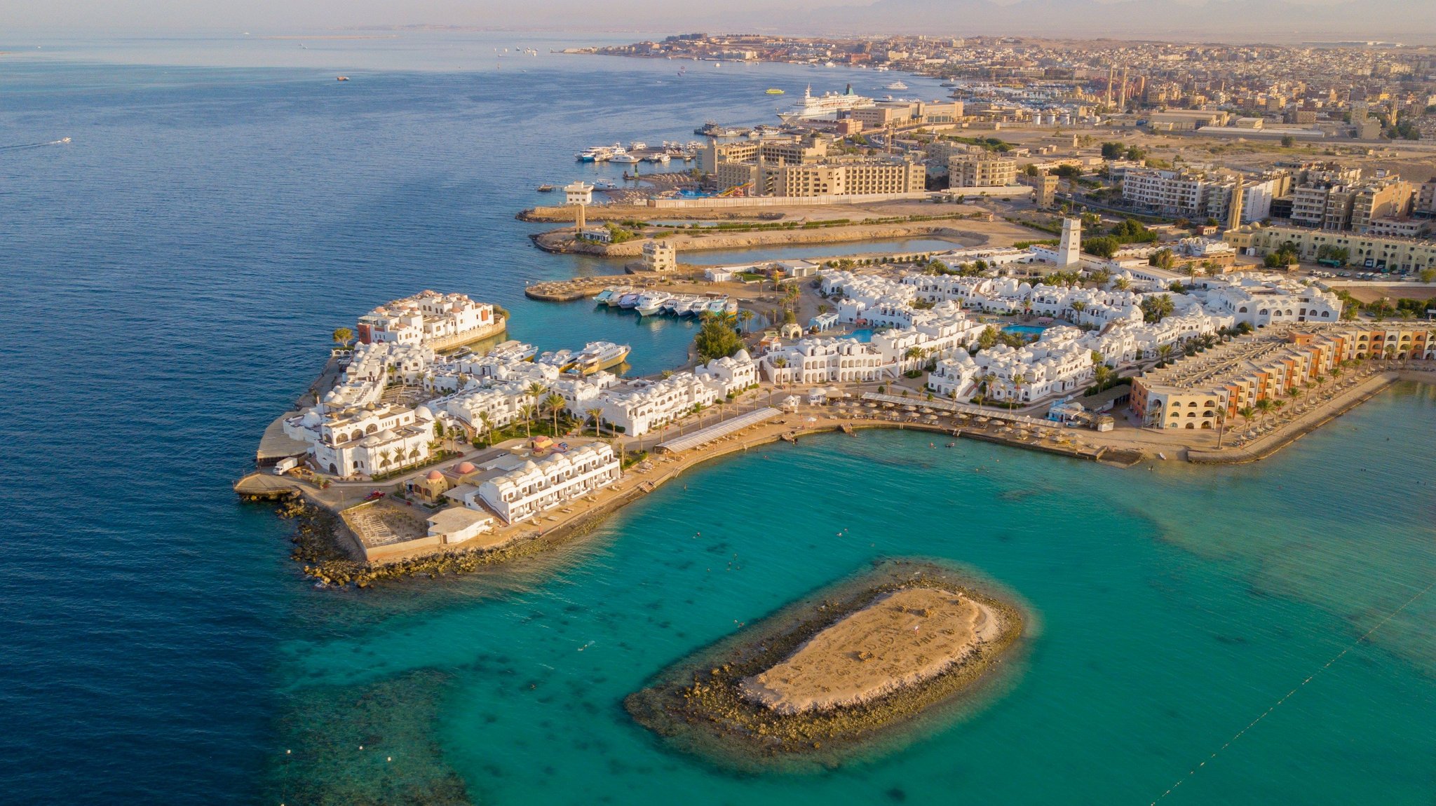 How many people live in Dubai? | Two Continents