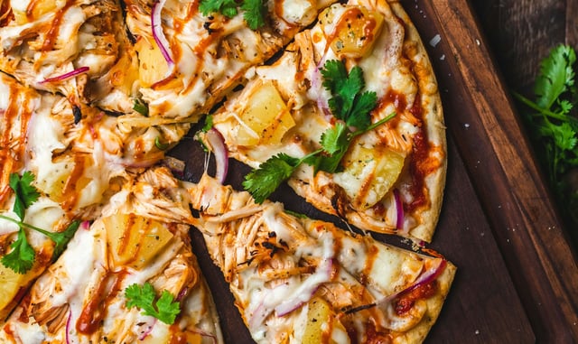 In Dubai you can order a pineapple pizza for more than 260 euros! | Two ...