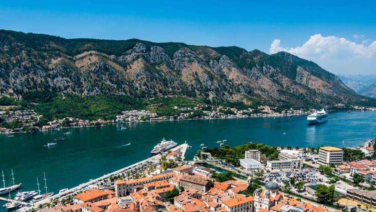 Więcej lotów z Warszawy do Czarnogóry | Two Continents | Two Continents