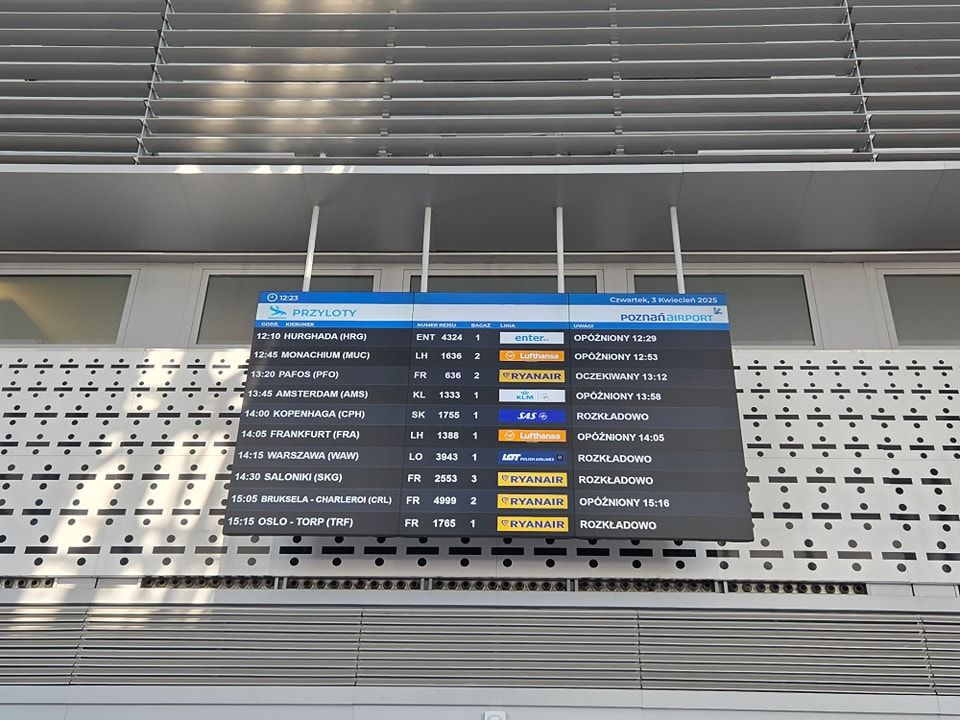 Changes to the design of departure boards at Poznań Airport | Two ...